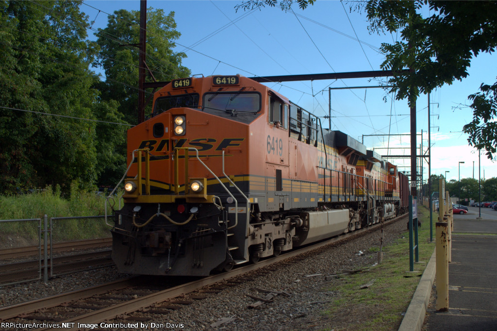 BNSF ES44AC 6419 leads K038-04